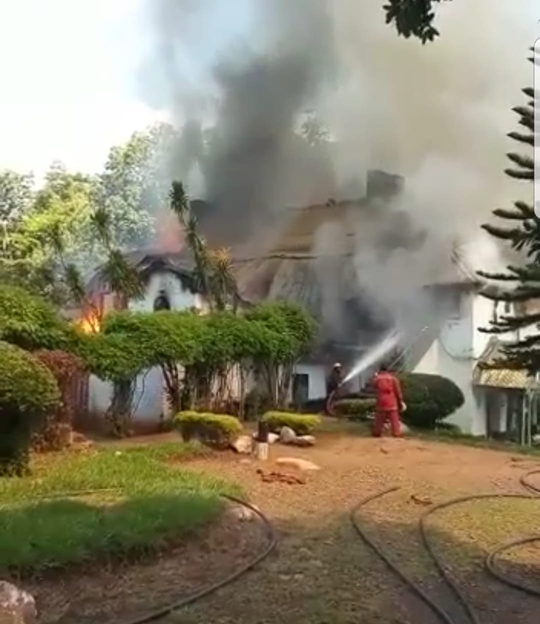 People lament loss through fire of monumental Hotel Masongola – Maravi ...
